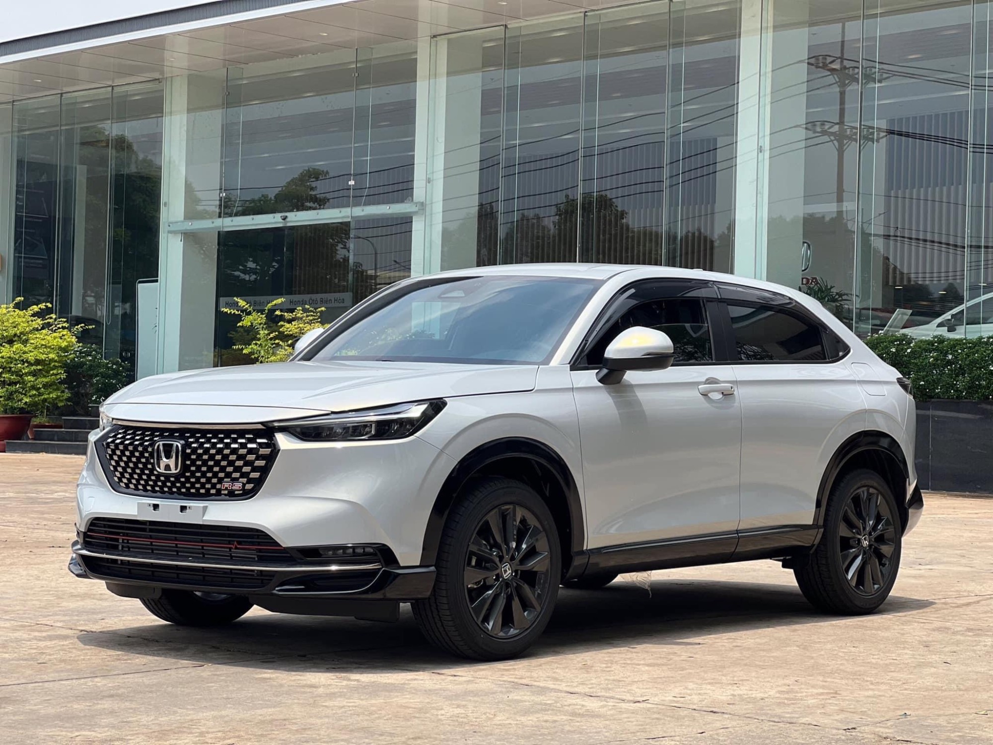 HONDA HRV nhập Thái - Giá xe lăn bánh tháng 12/2024